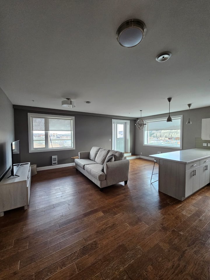 Downtown Whitehorse Penthouse #2 - 화이트호스
