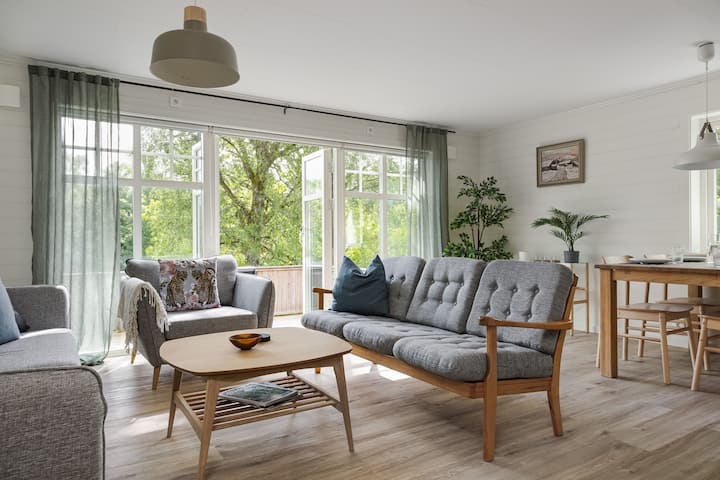 Lakeview Spacious Family Home - Trollhättan