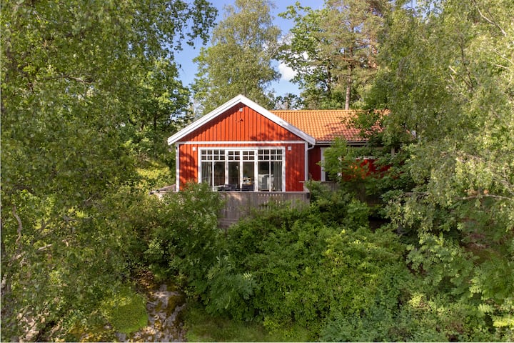 Lakeview Spacious Family Home - Trollhättan