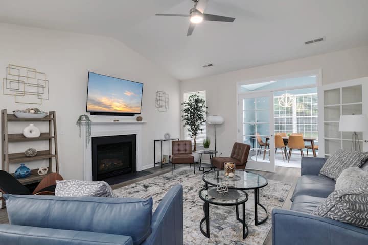 High Point's Gem! Group Friendly! Five Bedrooms! - Greensboro, NC