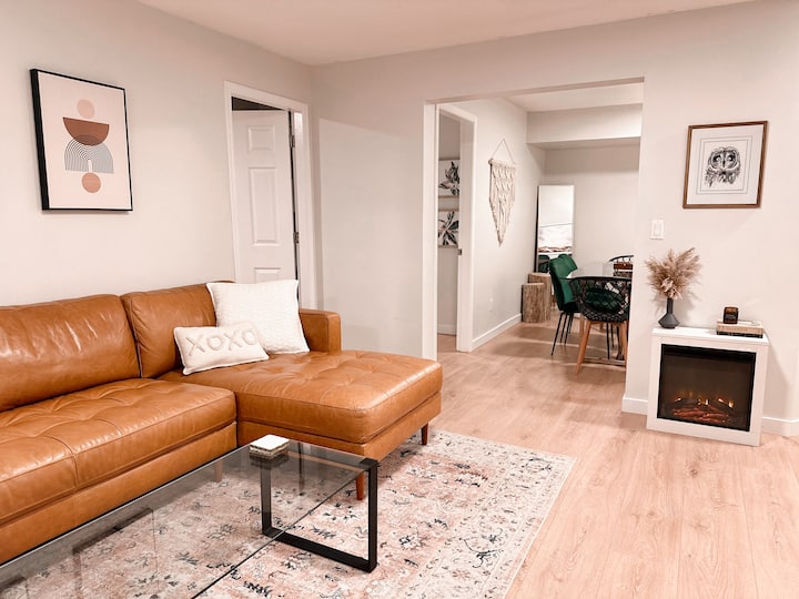 Pet Friendly 2 Bedroom Suite Behind Golf Course - Langley