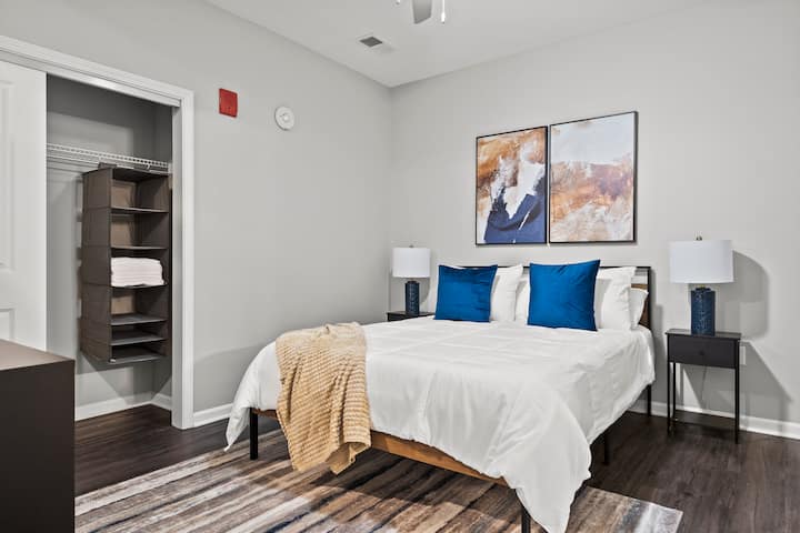 Urban Kc 2br • City Views • Near Attractions - Kansas City, MO