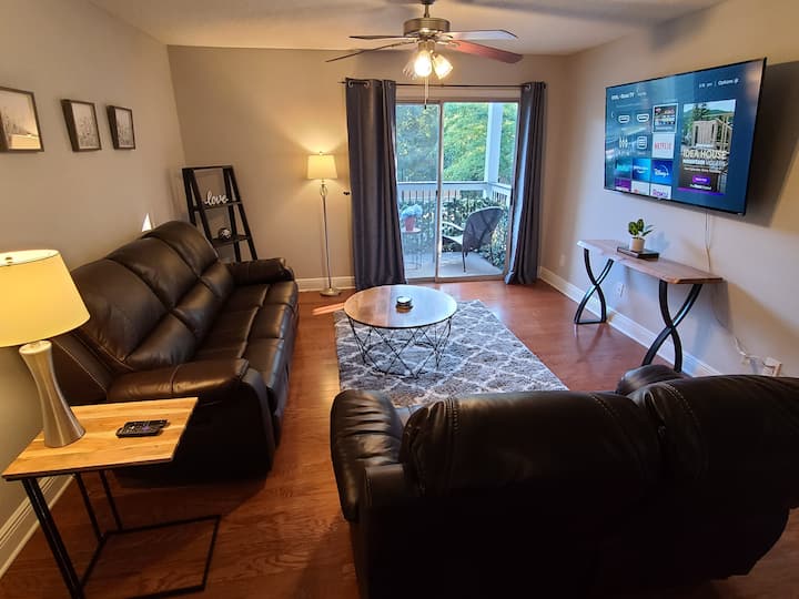 A Cozy Dunwoody Condo
3bed Rms 4beds 2bath - Sandy Springs, GA