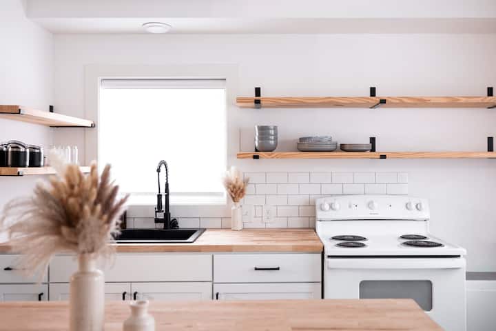 Bridge St Beauty, Brunch & Bars (2 Beds 1 Bath) - Grand Rapids, MI