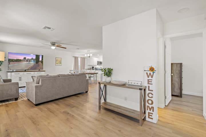 *New* Fully Remodeled 3br/2bth • 1 Min To A Park - Sierra Vista, AZ