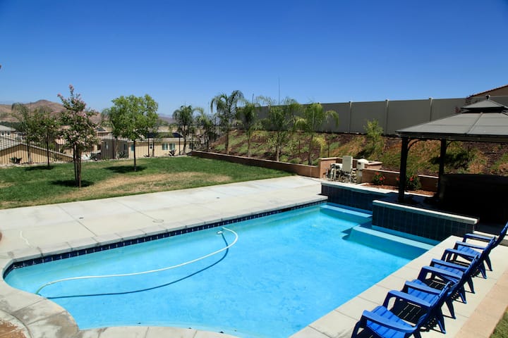 Vineyard Poolside Retreat - Hemet, CA