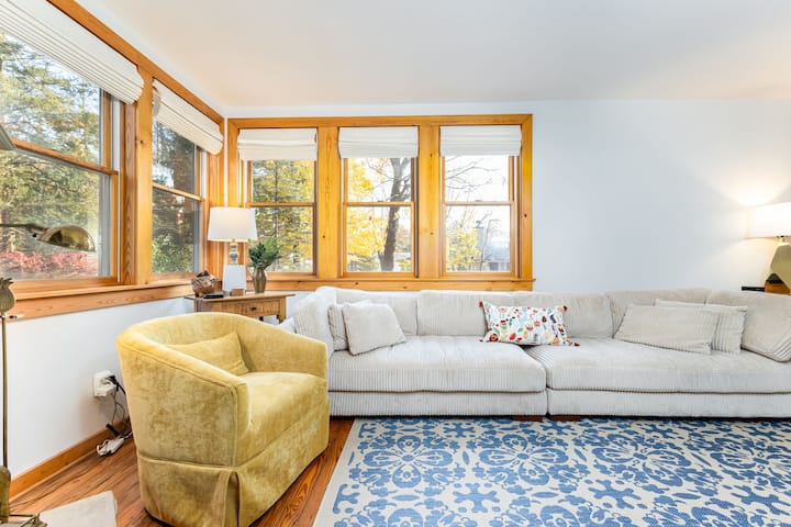 Walk To Beach | 2 Kitchens | Hot Tub + Fire Pit - New Buffalo, MI