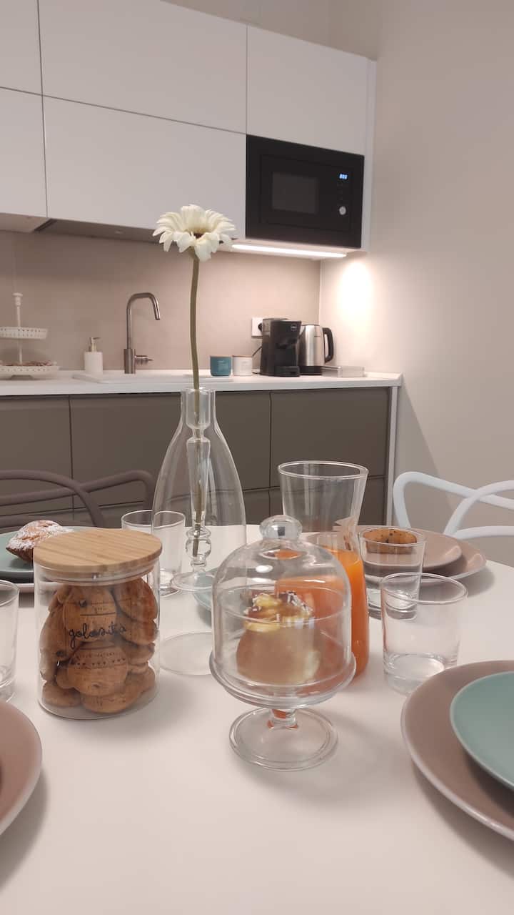 Spacious & Elegant 3 Bedroom App - Salerno