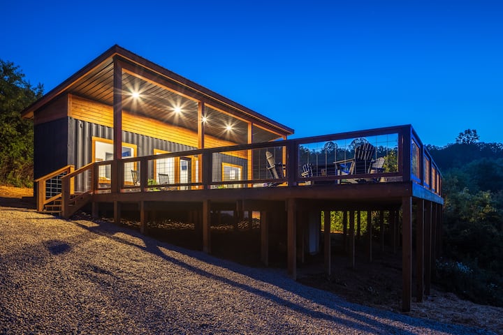 Sky Vista Tiny Home, Grand Views + Dog Friendly - Ohio