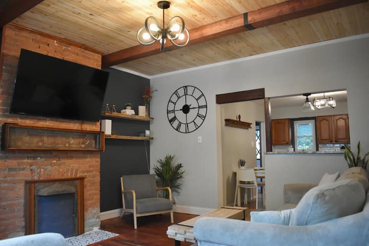 *New*near Butler St- 2 King Beds - Pittsburgh, PA