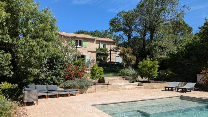 Oxyzenvilla
34800 Lacoste
Villa Avec Piscine 12p - Clermont-l'Hérault