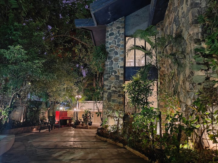 Pvt Pool Villa In Kalyani Nagar - Pune