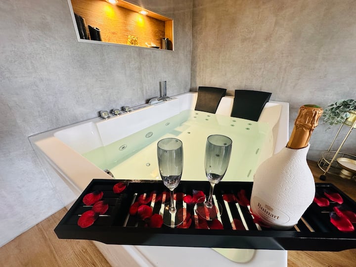 Le Temple : Love Room Au Coeur Des Remparts - Clermont-Ferrand