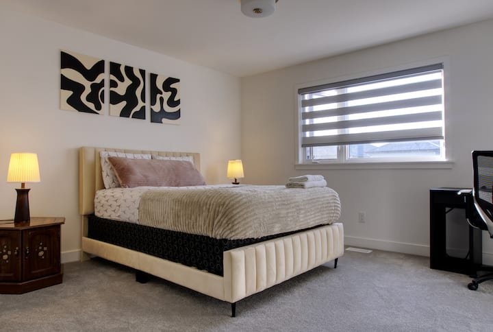 Master Ensuite Room, Ottawa Airport Free Parking. - Ottawa