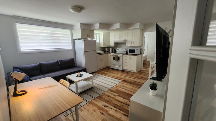 Cozy Bachelor In Quiet Area - Dorval