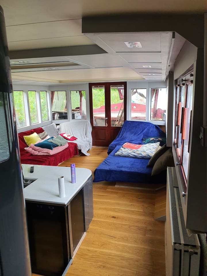 Riverside Red Houseboat - Oxford
