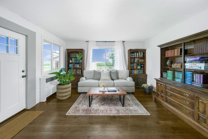 Huge Family Farmhouse Near Frankenmuth & Birch Run - Frankenmuth, MI