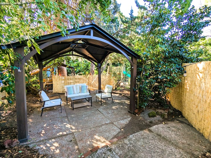 Cozy Cully Suite | W/ Private Patio + Near Pdx - Portland, OR