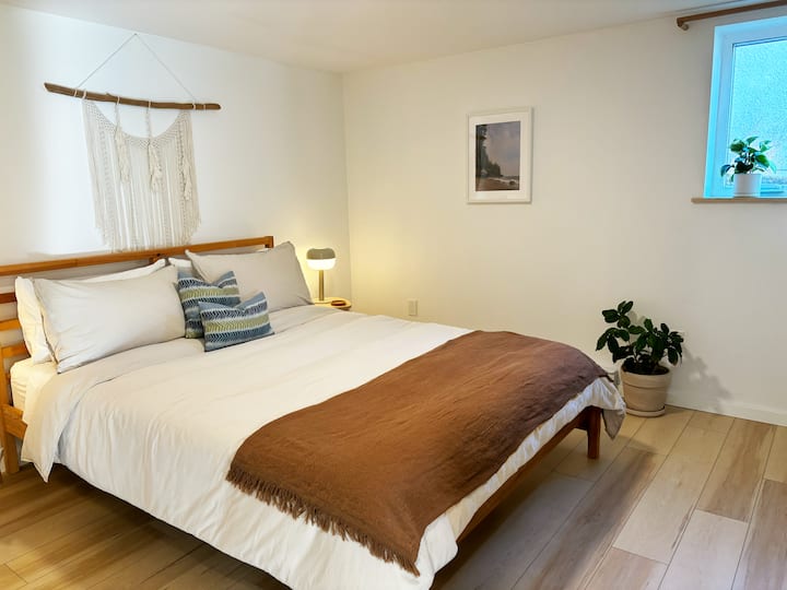 Surf Side Garden Suite - Victoria