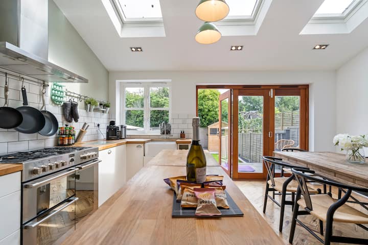 Entire House W/ Free Parking - 서비톤