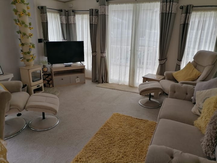 Elmvale - 2 Bedrooms With Decking Sleeps 4 - Hastings