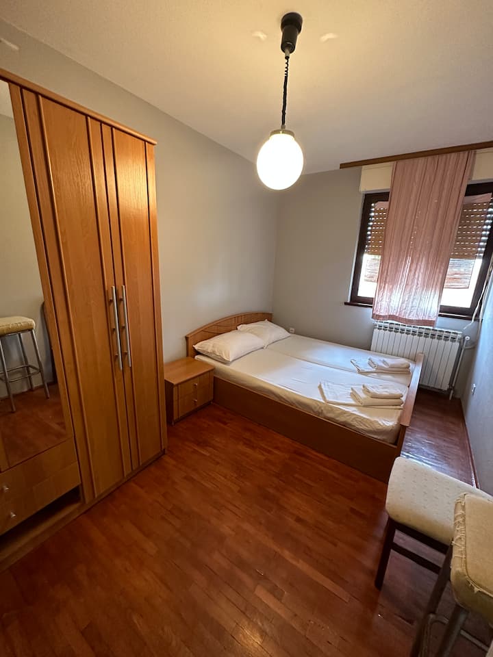 Lana Two Bedroom Apt. With Terrace An Pool - Tisno