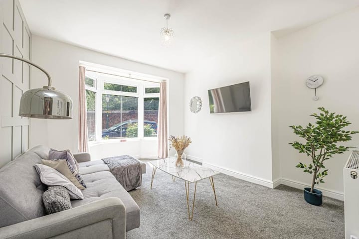 Stunning And Inviting Home | Free Wi-fi - University of Lincoln