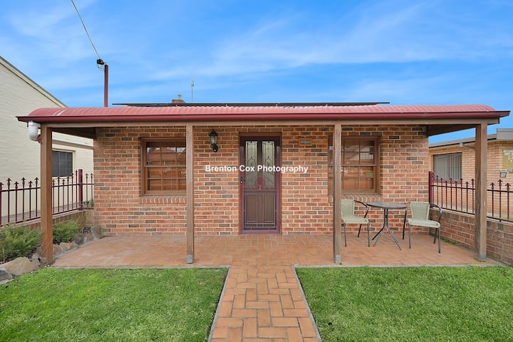 Cottage In Middle Of Town - Bathurst