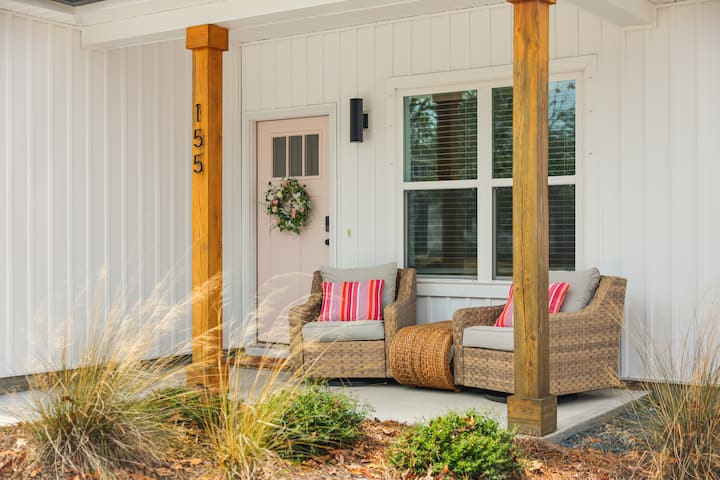 The Beach Place | Kid & Pet Friendly - Oak Island, NC