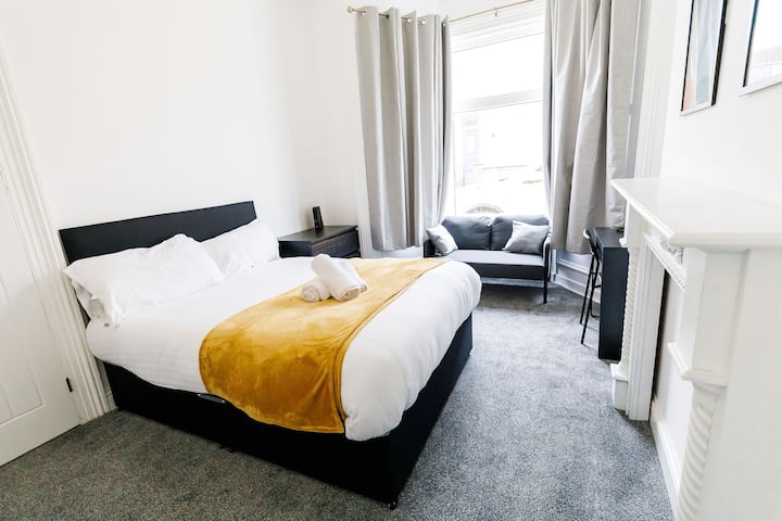 Huge 5 Bed 2 Bath House - Contractor Friendly - Sunderland