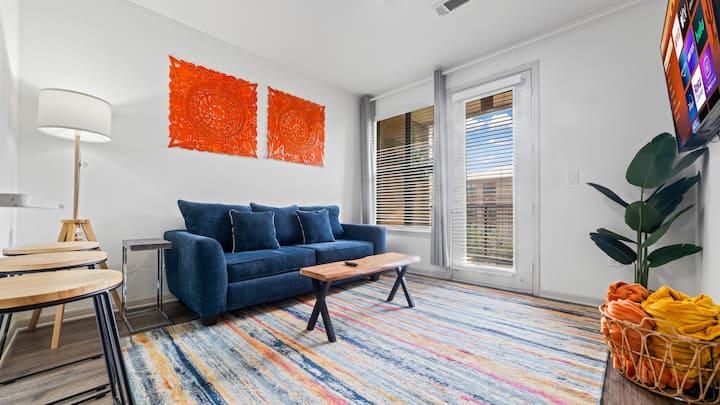 Colorful 1br King
Resort Pool+gym+legacy West - Frisco, TX
