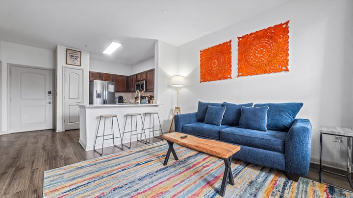 Colorful 1br King 
Resort Pool+gym+legacy West - Carousel, Frisco