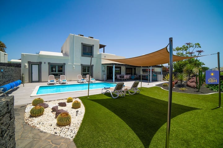 Helaina 3 Bedroom 3 Bathroom, Hot Tub & Air Con - Playa Blanca, Las Palmas, España