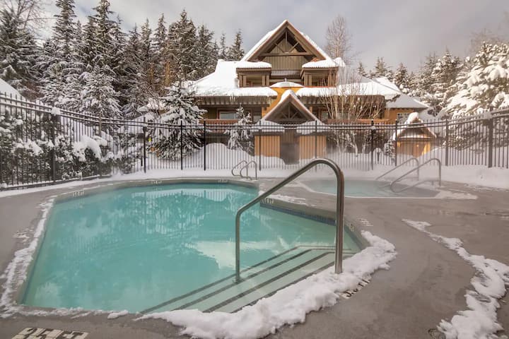 Ideal Central 3br Townhouse - Hot Tub/pool/parking - ウィスラー