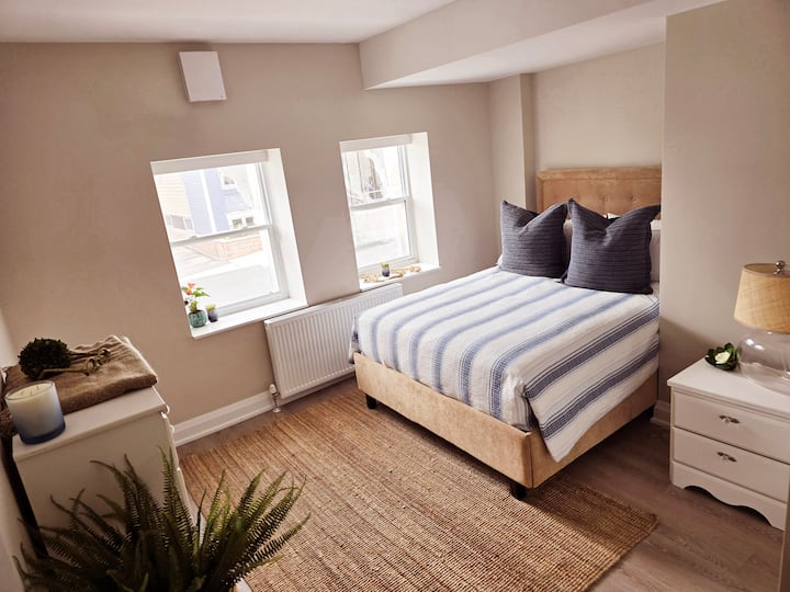 Main Suite's ~Downtown~ - Algonquin Provincial Park