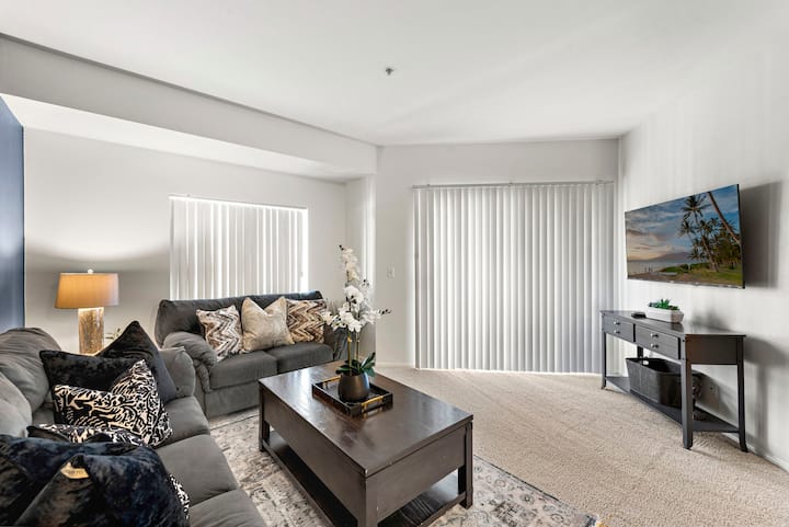 Spacious 2-bedroom, 2-bathroom Near Disney - Irvine, CA