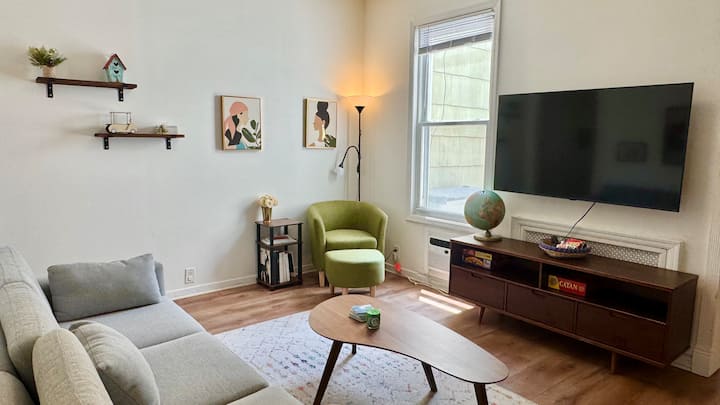 Cityside Haven | Spacious 2br Apt | 12 Mins To Nyc - New York City