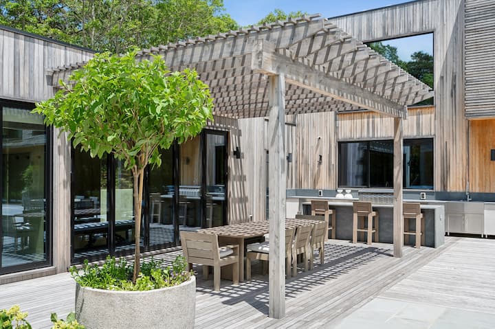 13000+ Sq Ft Modern Masterpiece - Sag Harbor, NY