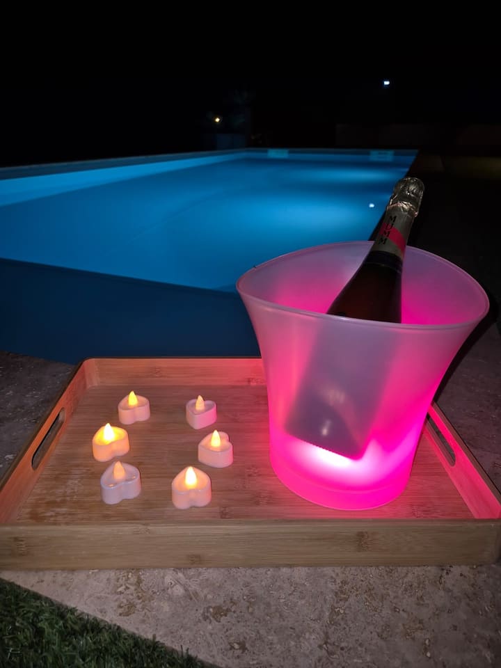 Love Room - Suite Avec Balnéo Et Piscine Privée - Ollioules