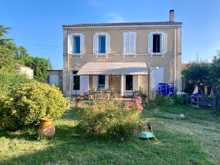 Belle Maison De Caractère Avec Grand Jardin - Salon-de-Provence