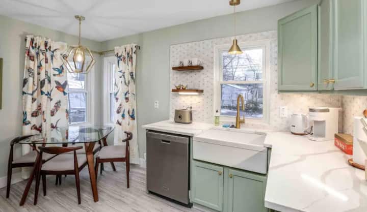 Berkley's Oakshire Oasis - Bloomfield Township, MI