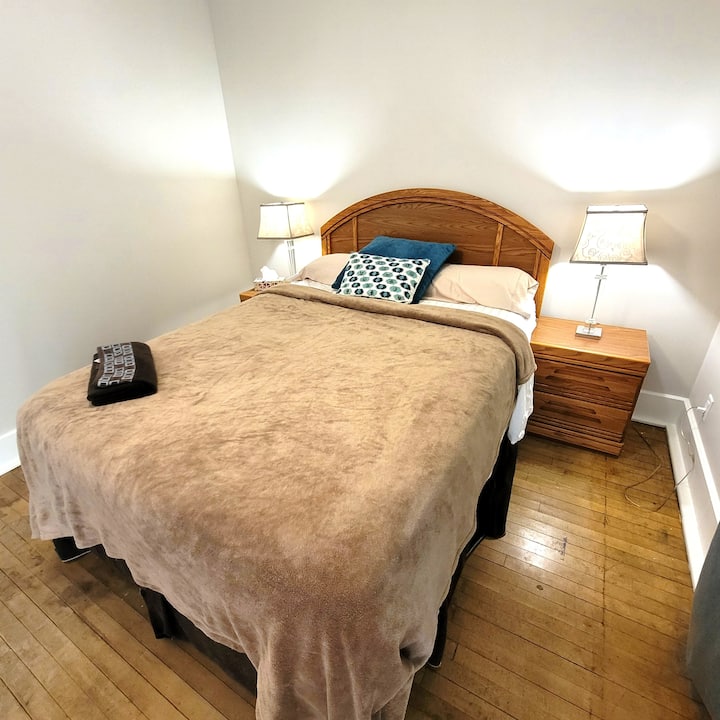 One Room At "The Sage Guesthouse" - Balcony - Regina