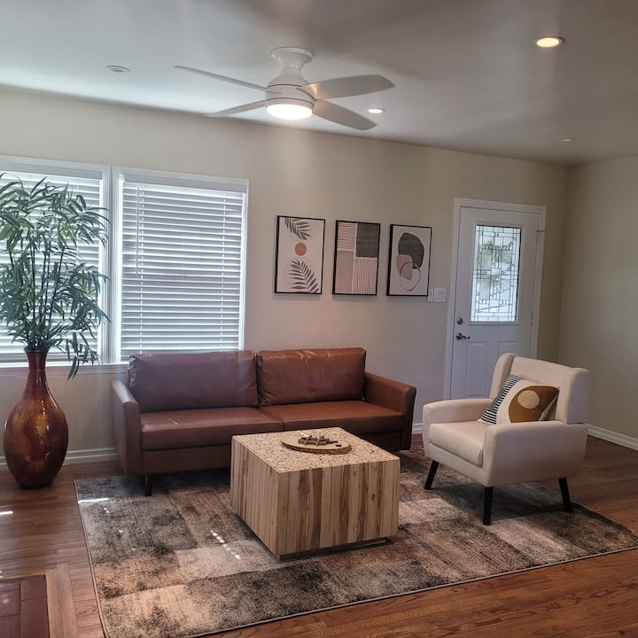 Modern Downtown Camarillo House - Camarillo, CA
