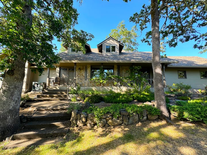 Tranquil Forest Hills House - King Estate Winery, Eugene
