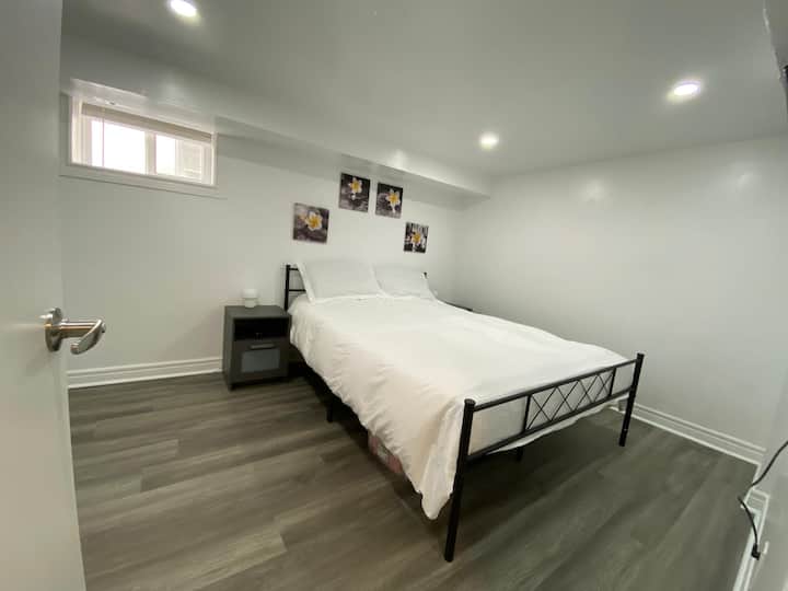 Little Cute Jr. 1br Apt - Location, Superclean! - Toronto