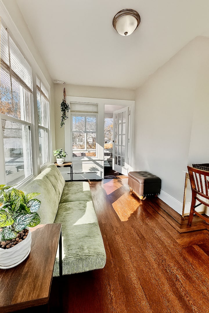 New Haven Home | Private| Groups| Yale | Hot Tub - New Haven, CT