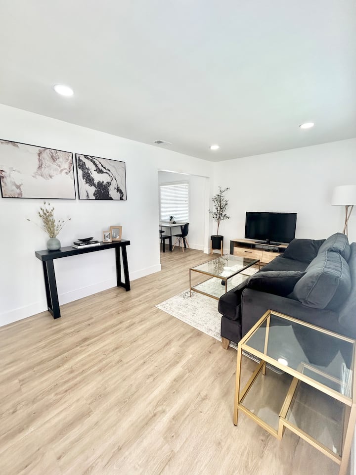 Modern Fully Remodeled Entire-home In Cypress Ca - Orange County, CA