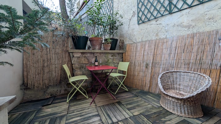 Terrace Montmartre  Sacrée Coeur  Moulin Rouge - Paris
