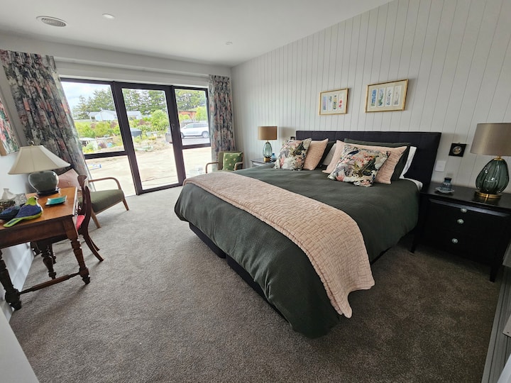 2 Bedrooms, Shared Bathroom, Lounge & Breakfast - Taupō