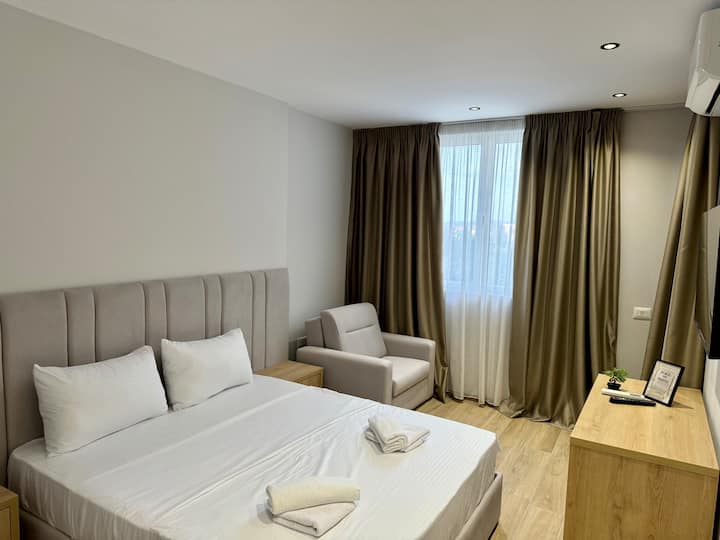 Blue Studios 01 - Qerret